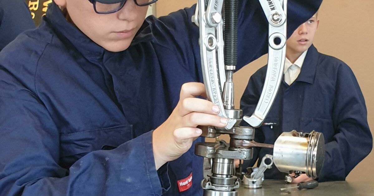 Automotive Class - Court Grammar School